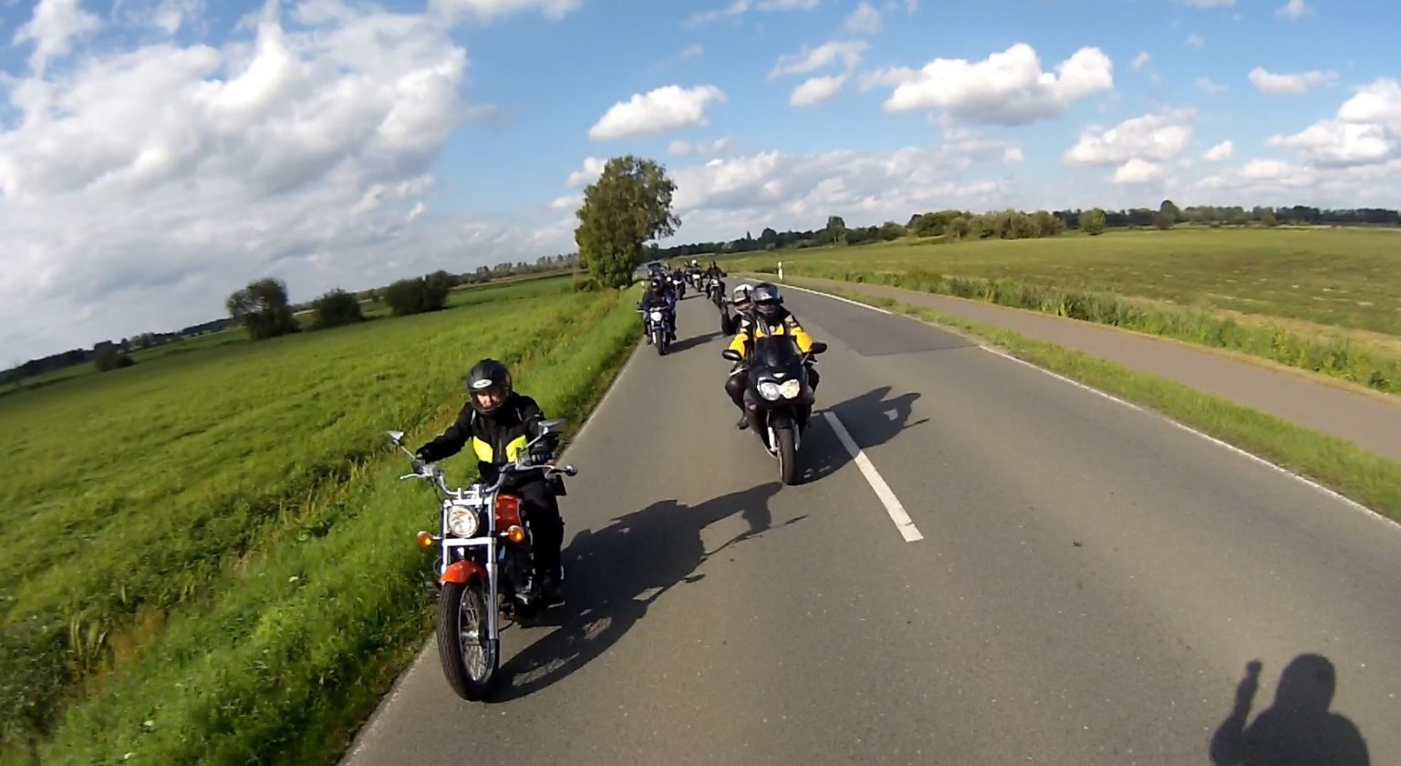 Was Ist Bei Einer Gruppenfahrt Mit Mehreren Motorradern Zu Beachten